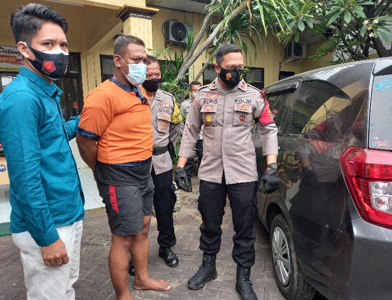 Polisi Bekuk Pria Bertubuh Kekar Yang Acungkan Paving Ke Pengendara Mobil Pelaku Mengaku Emosi